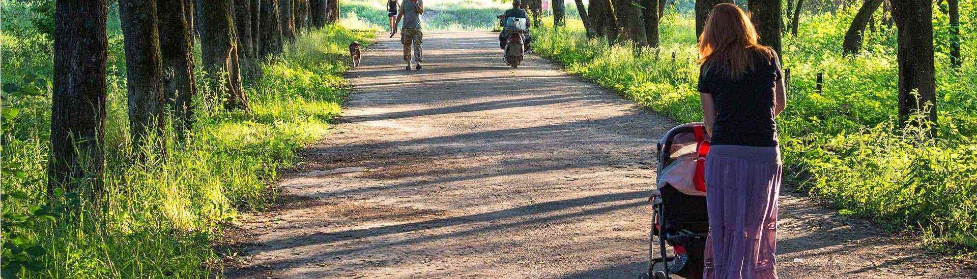 Pierwszy spacer z noworodkiem – od kiedy można wychodzić? | Poradnik NN.pl